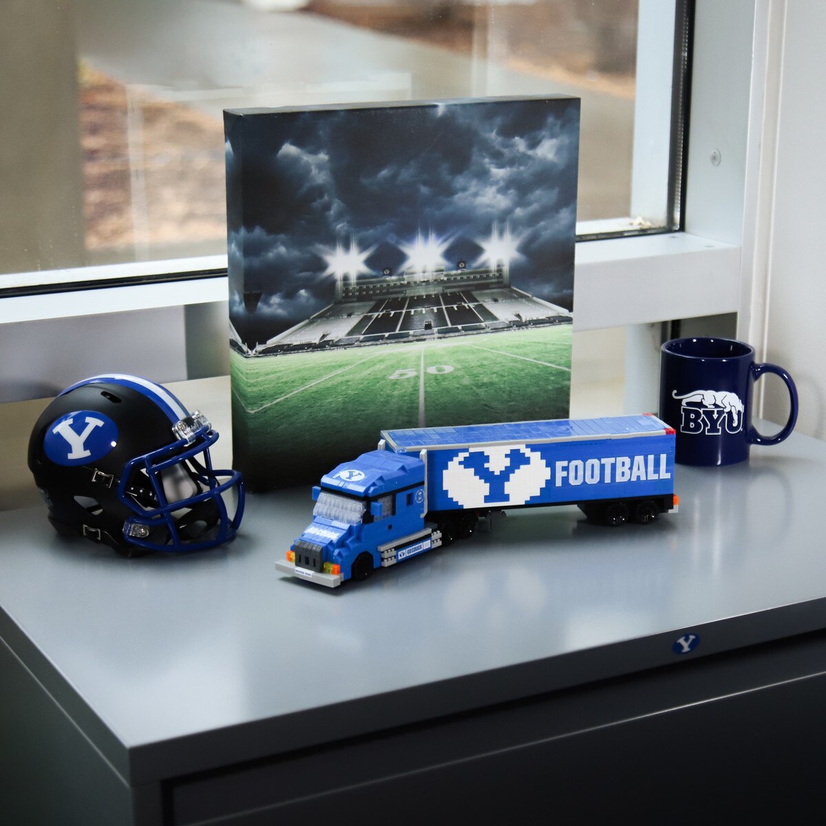 Mini-Brick Oval Y BYU Football Truck - BRXLZ